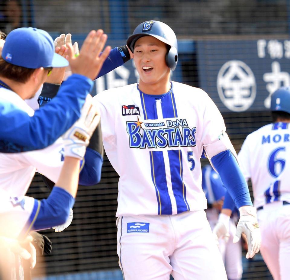 DeNA 22年ドラフト1位の松尾が待望のプロ初アーチ！メヒアの浮いた変化球を捉える 三浦監督がベンチで笑み＆拍手 本拠地大歓声/野球/デイリースポーツ online