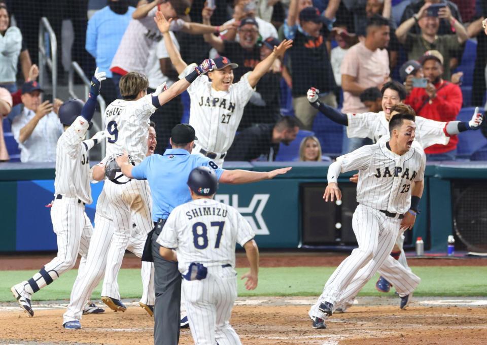 侍J凱旋会見 メキシコ戦の周東激走 白井C告白「回すか止めるか難しい場面」も「ベンチに30人のランナーコーチがいた」/WBC/デイリースポーツ online