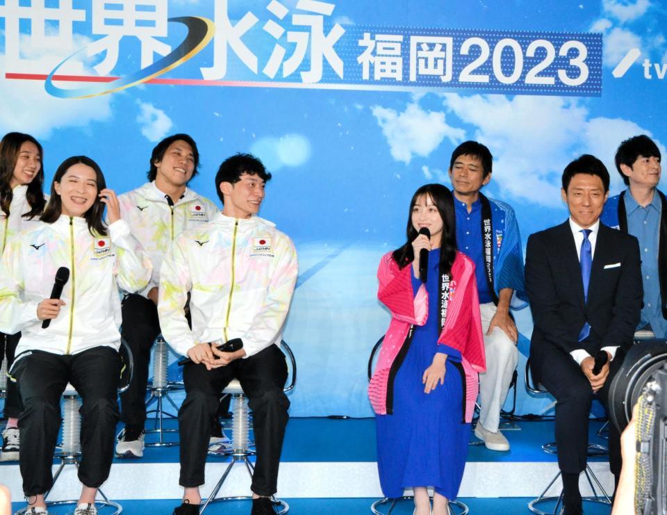 橋本環奈「世界水泳福岡応援団」就任、サプライズ発表・出陣式登場→選手もビックリ 入江陵介ニッコリ「ありがとうございます」/芸能/デイリー ...