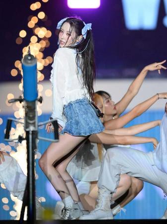 元IZ＊ONE・EUNBI ファンからの水でびしょ濡れ＆スケスケ 妖艶スタイル見せた/芸能/デイリースポーツ online