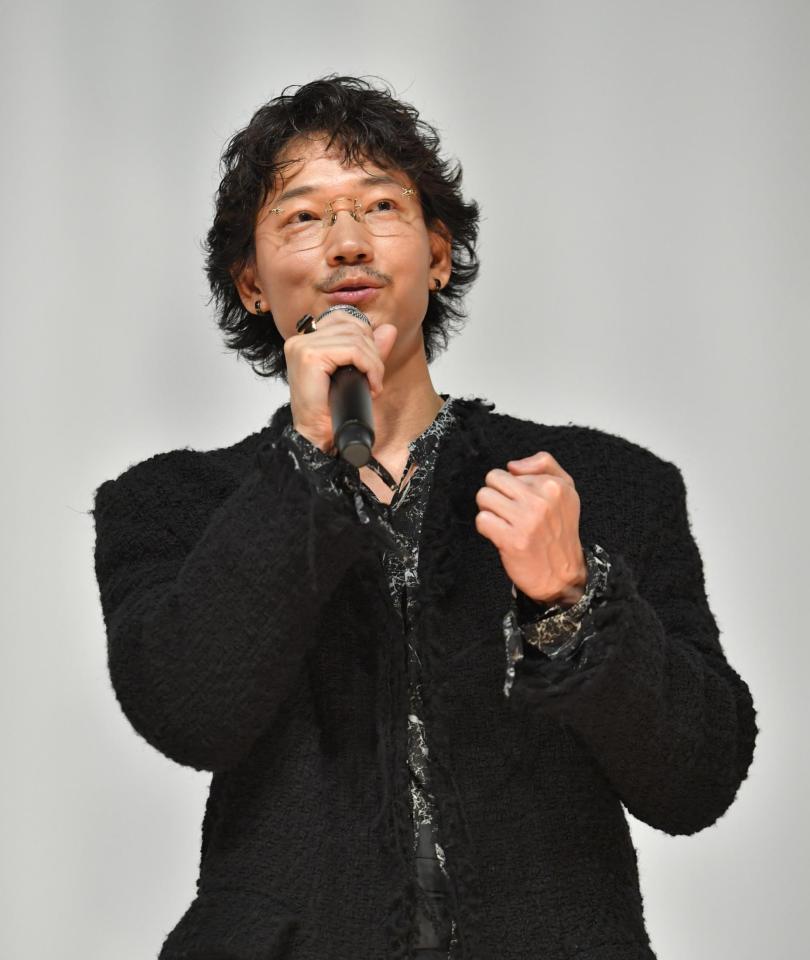 綾野剛、雨の公開初日に「恵みの雨」と喜ぶ 柄本佑も笑顔「いろんな味方、映画の神様がついてくれている」 芸能 デイリースポーツ Online