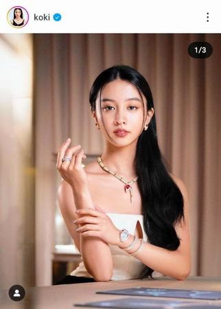 Koki， 胸元の深スリットが魅惑の白ドレスで登場→ブランドが判明/芸能/デイリースポーツ online