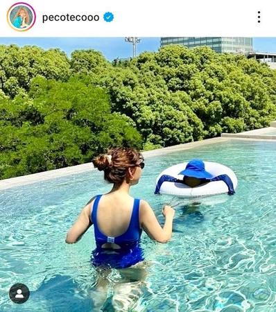 peco 5歳息子と今年初プール 都心なのに緑溢れる絶景 お揃い青コーデで「気持ち良さそう」/芸能/デイリースポーツ online