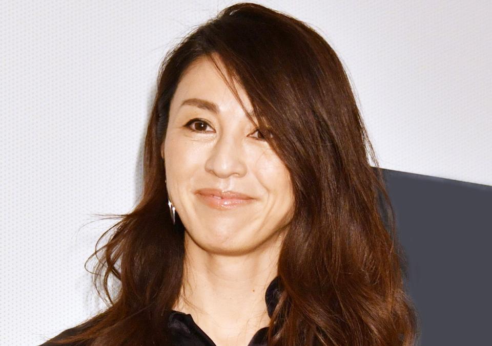 一瞬着てないかと！雨宮塔子53歳 パリ仕込みの着こなしに「最強要保存」「美しさ増してる」 帰国中、海鮮丼店で/芸能/デイリースポーツ online