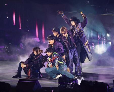 SixTONES GOLDライブ！ 生バンドにのせて全31曲熱唱 圧巻パフォに5万5000人熱狂/芸能/デイリースポーツ online