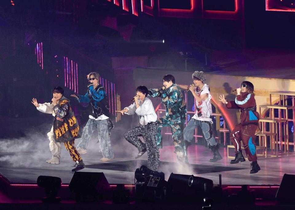 SixTONES GOLDライブ！ 生バンドにのせて全31曲熱唱 圧巻パフォに5万5000人熱狂/芸能/デイリースポーツ online