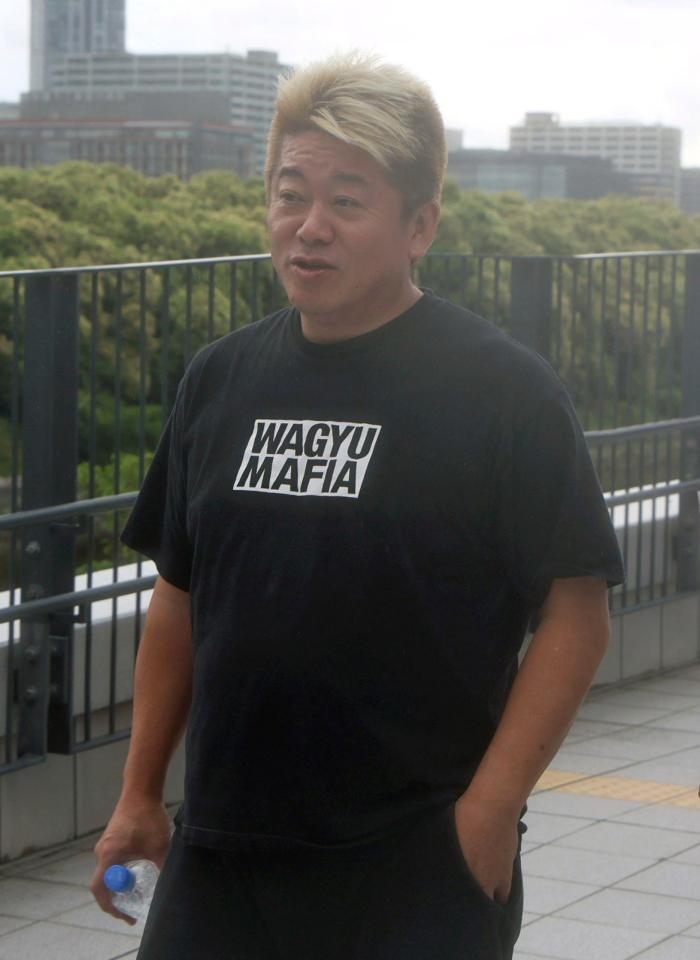 NHKに映ってもうた フジ株主総会の堀江氏Tシャツ→胸の10文字「ニュース7」でデカデカ放送される 「Tシャツ宣伝w」「あのお店？」「さすが抜け目ない」/芸能/デイリースポーツ online