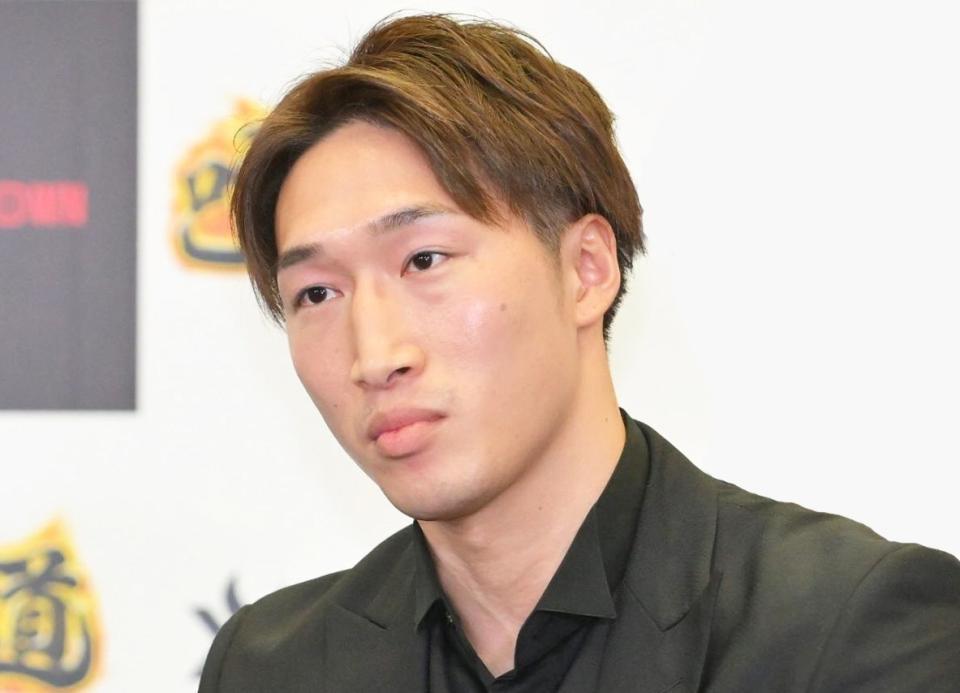 Rizin勝利の安保瑠輝也 ド派手シャンパンタワーで祝勝会 上半身裸で上機嫌「すごいタワーw」「かっこいい」 ファイト デイリースポーツ Online